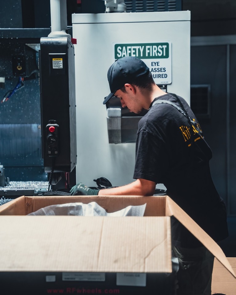 22 SILVER STAGGERED CONCAVE RF35 MESH CUSTOM WHEELS FOR CADILLAC CT6 16 ...