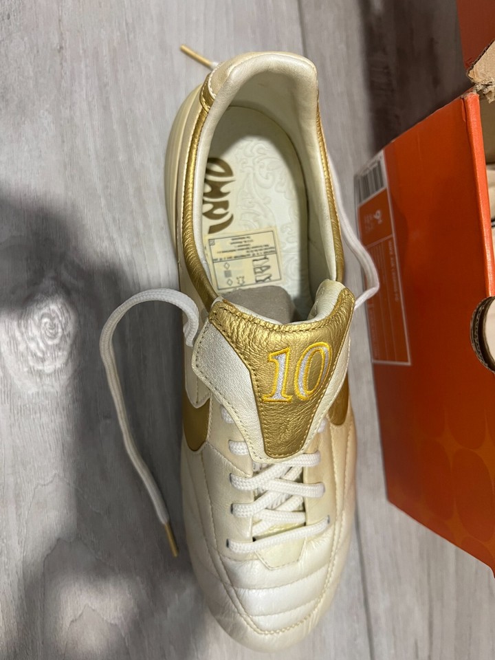 Nike Air Legend Ronaldinho White Gold R10 FG soccer cleats boots ...