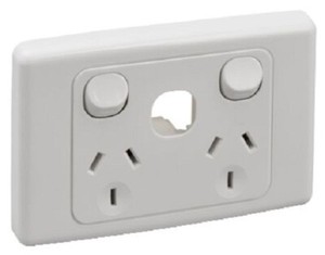 Clipsal 2000-SERIES TWIN POWER OUTLET 3-Pin With Single USB, White ...