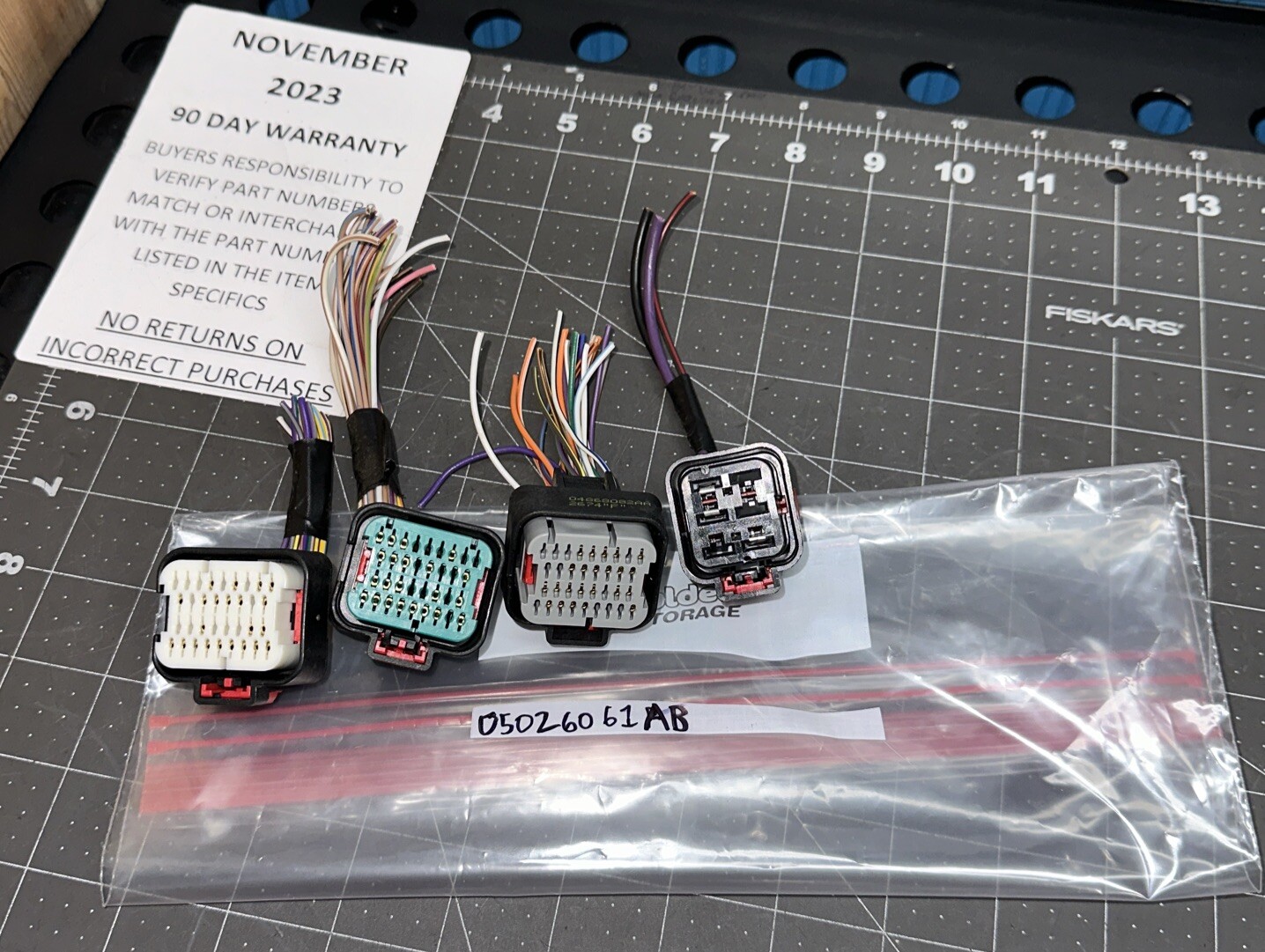 Chrysler Town & Country Body Control Module P05026061AB Wiring Harness ...