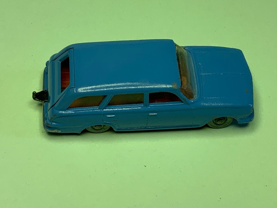 matchbox 38B blue estate station wagon vauxhall victor car RED interior ...