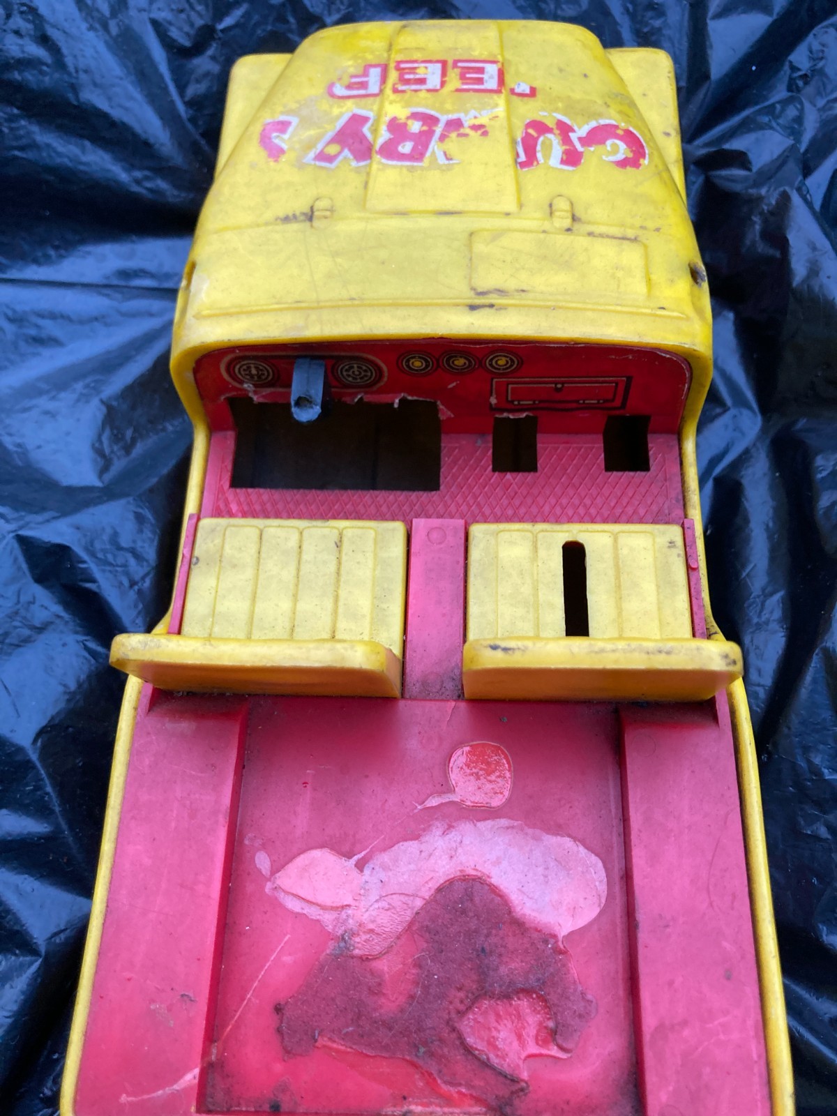 *VERY SOOTY DIRTY, NO STEERNG WHEEL* VINTAGE GUMBY CAR YELLOW JEEP 1966 ...