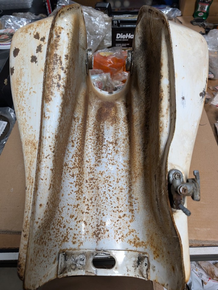 1982-1983 Yamaha XT550 GAS FUEL TANK - Solid Project Tank in Good Shape ...