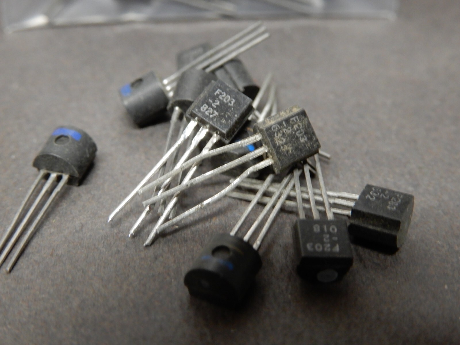 Fairchild TO-92 PNP Silicon Transistors Qty 50 NOS Wurlitzer P/N 147203 ...