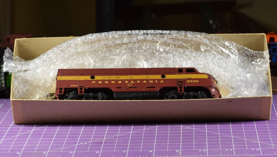 Athearn Pennsylvania F7 EMD locomotive, good working condition, orig ...