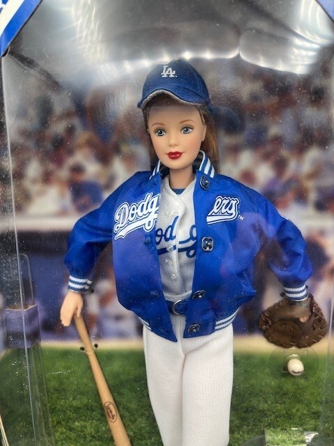 Vintage 1999 BARBIE Los Angeles Dodgers MLB Baseball Doll Mattel #23882