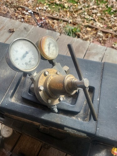 MECO NITROGEN Regulator 8363 MODERN ENGINEERING CO. SAINT LOUIS MO. MAX ...