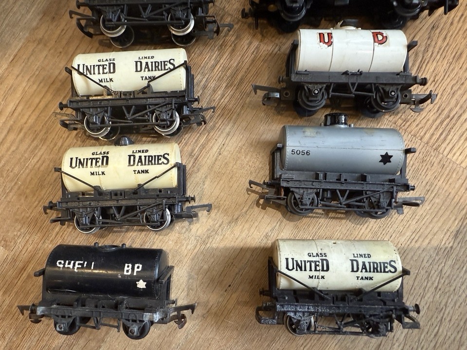 Hornby Dublo Triang OO Gauge - Small Job Lot of 10 x Tanker wagons ...