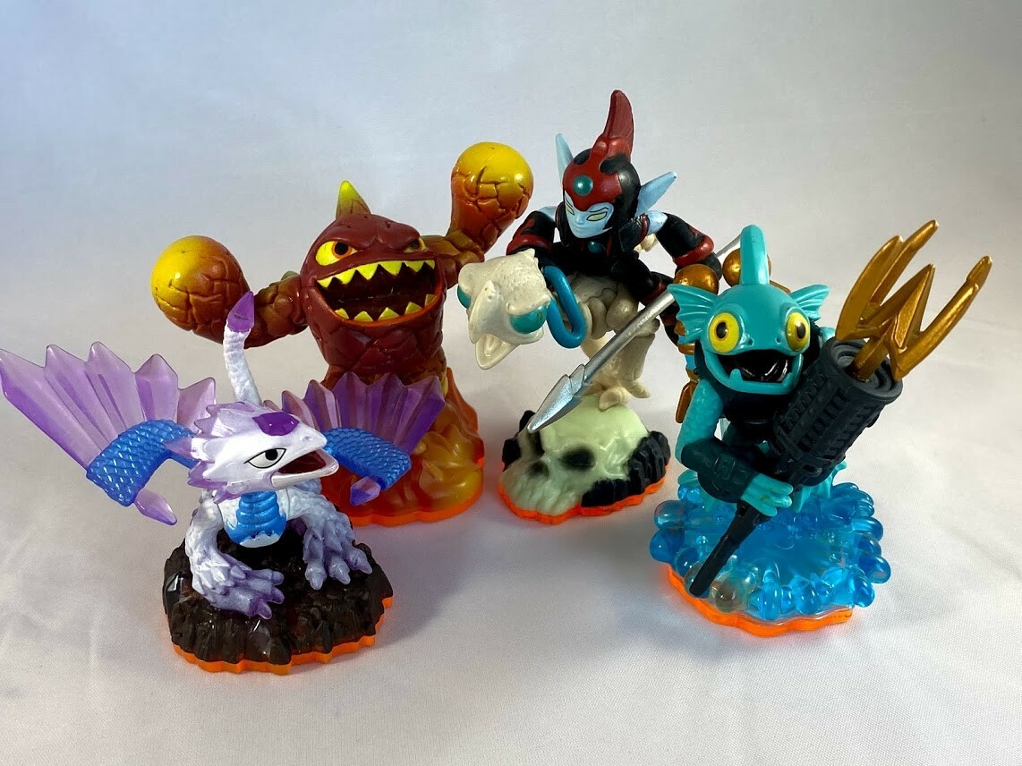 Skylanders Giants Lot (4) - Lightcore Eruptor/Flashwing/Fright Rider ...