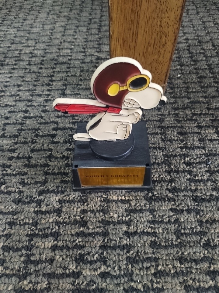 SNOOPY WORLD'S GREATEST TROPHY SHELF DECOR PEANUTS CHARLIE BROWN SKIING ...