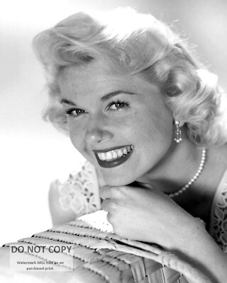 DORIS DAY ACTRESS - 8X10 PUBLICITY PHOTO (WW-319) | eBay