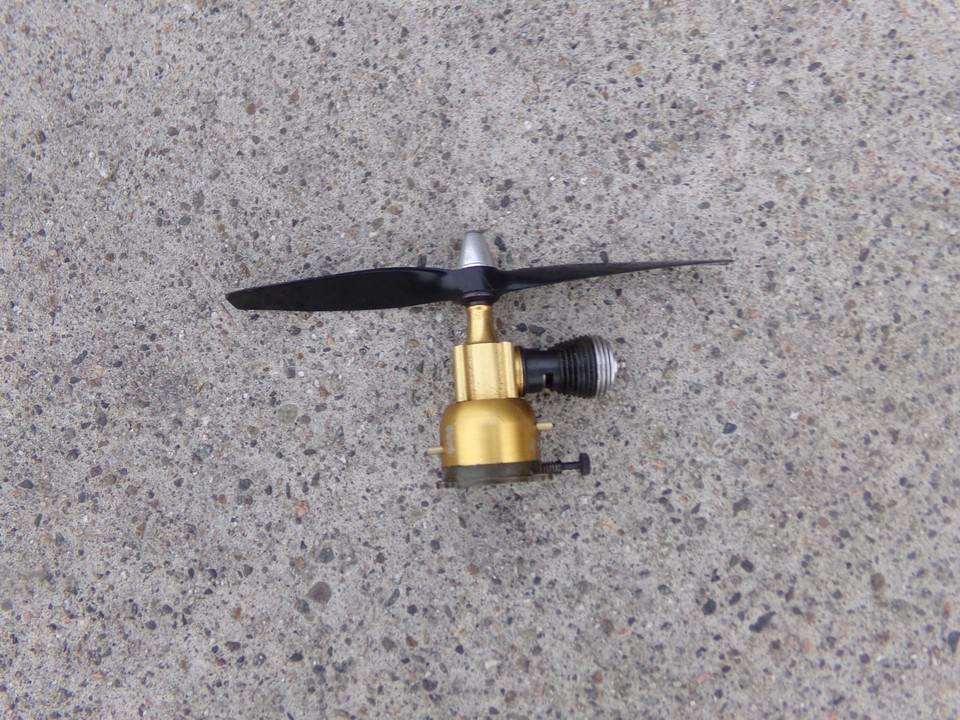COX .049 GOLDEN BEE AIRPLANE ENGINE AND PROPELLER | eBay