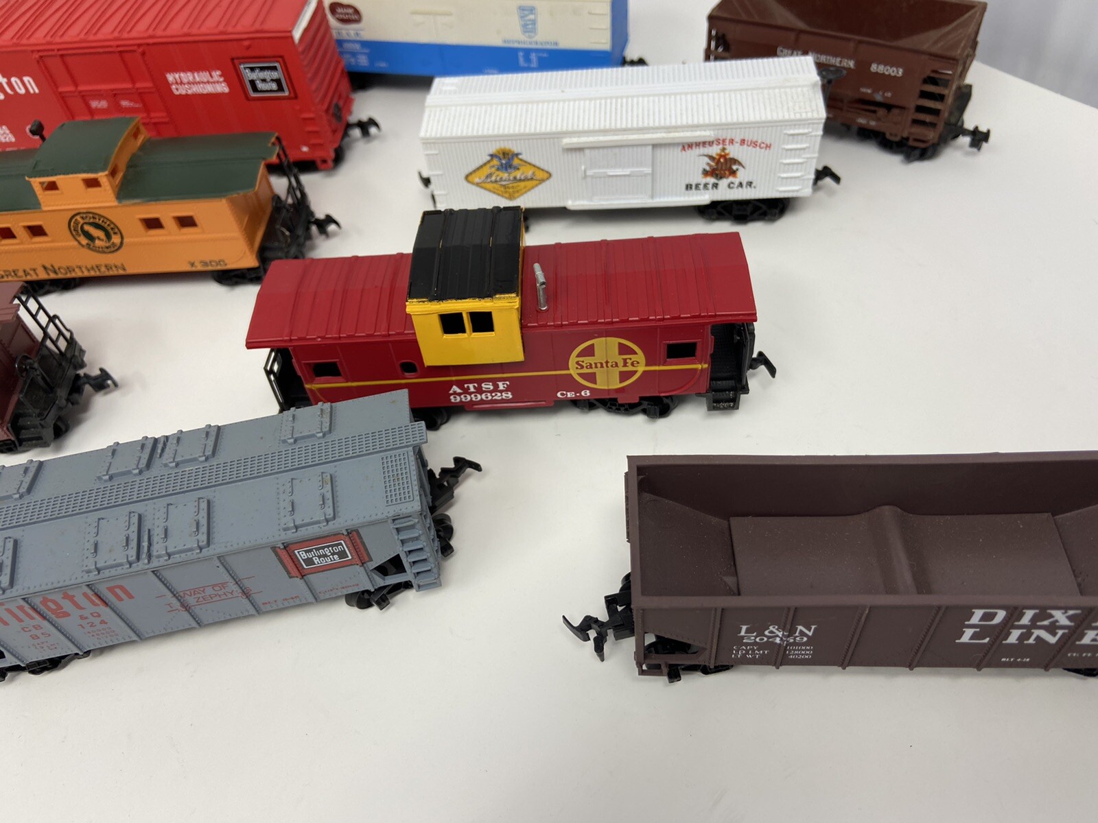Large Lot 17 HO Scale Rolling stock Life Like, Tyco, Bachmann | eBay