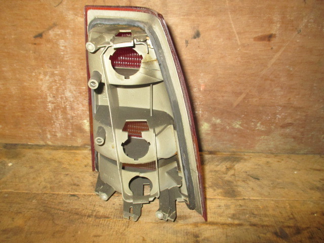 VAUXHALL ASTRA MK2 HATCHBACK ~ LEFT REAR TAIL LIGHT LENS - FROM 1989 ...