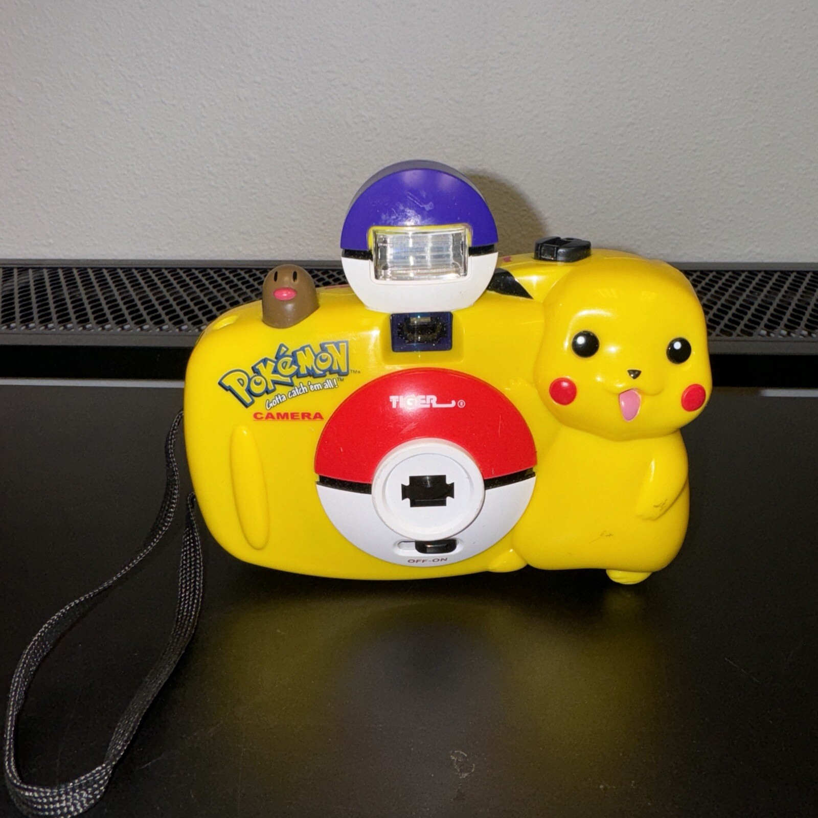 VINTAGE 1999 POKEMON TIGER ELECTRONICS 35MM FILM PIKACHU CAMERA ...