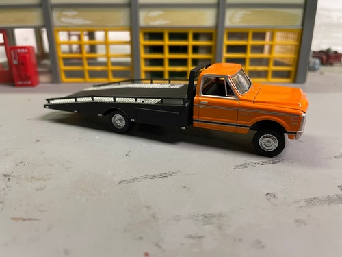 1/64 ""G.L."" 72 CHEVY C30 DUAL WHEEL RAMP TRUCK/OMAHA ORANGE/350 V8 ...