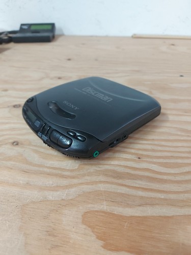 Vintage Sony Discman D-141 Black Mega Bass Auxiliary Portable Compact ...
