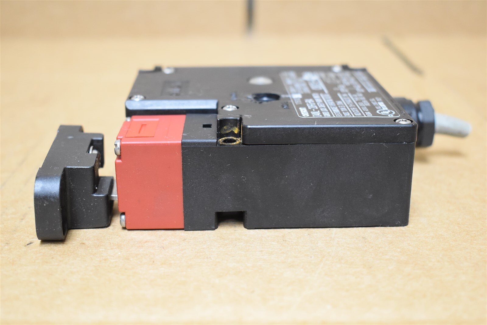 Omron Guard Lock Safety Door Switch Part No. D4NL-2DFG-B4 | eBay