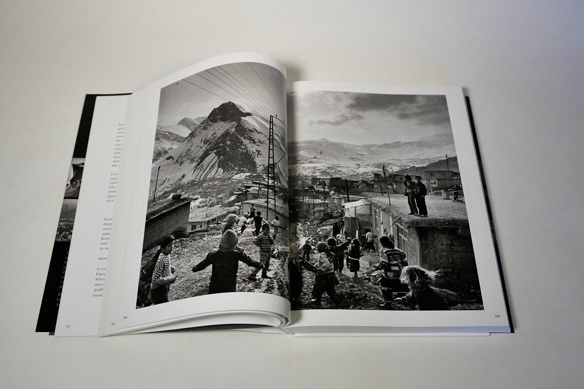 Sebastião Salgado: Migrations: Humanity in Transition Soft Cover ...