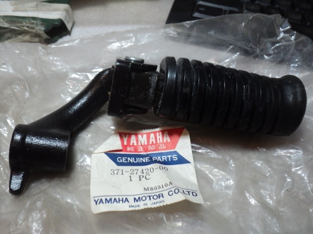 1973-78 YAMAHA TX XS 500 TX500 XS500 RIGHT HAND FOOTPEG ASSY NOS OEM ...