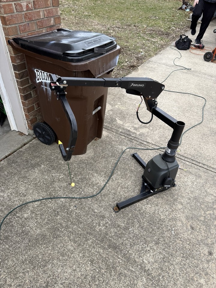 Bruno VSL-6000 Curb Sider Wheelchair Lift. Includes Remote and Chair ...