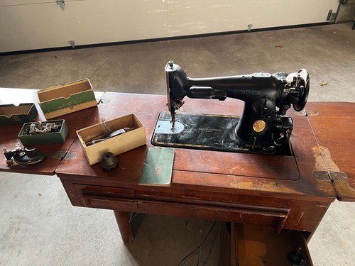 Vintage Singer 201-2 Sewing Machine in Mahogany - 1941 Sewing Table ...