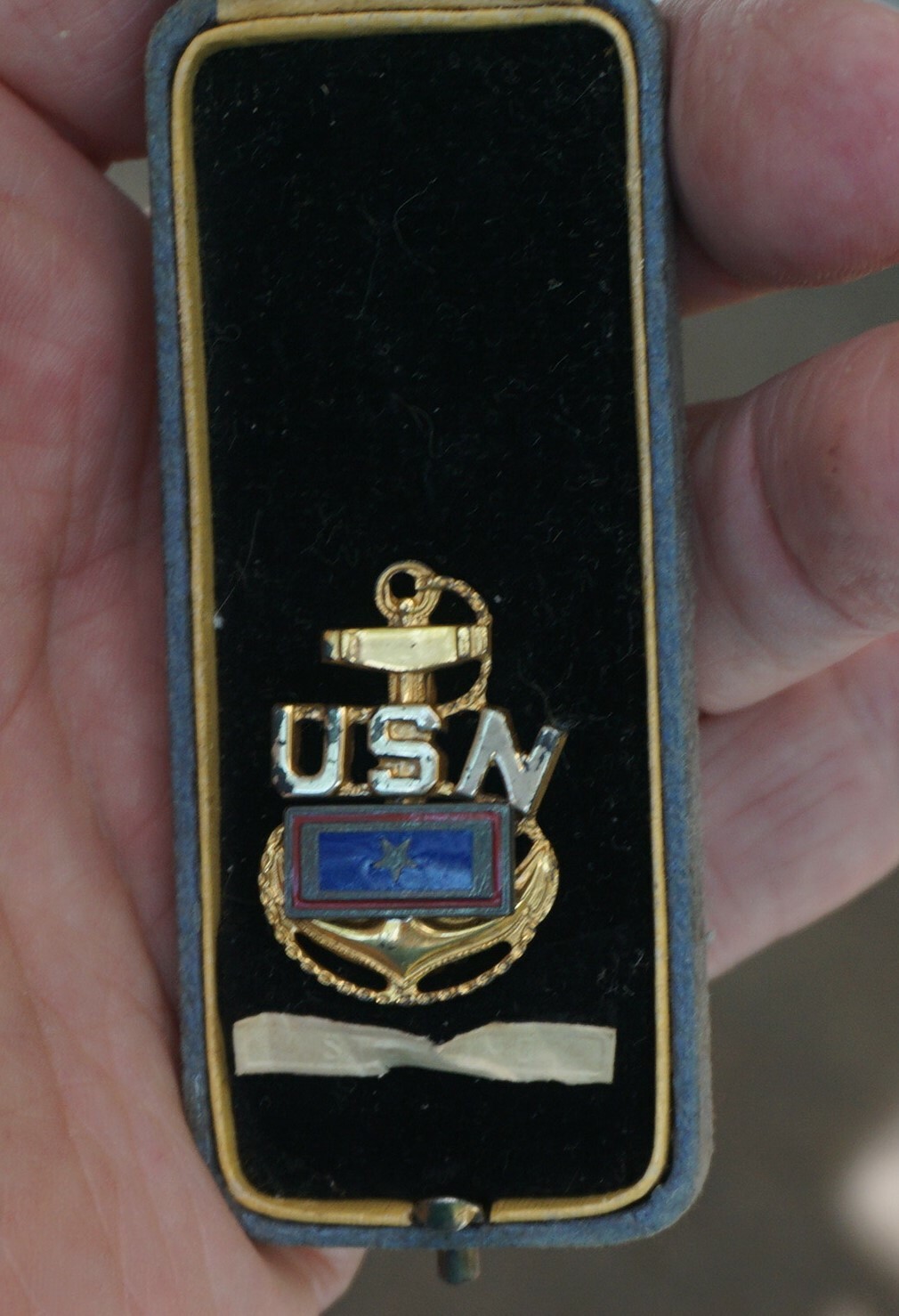 Unusual USN w anchor pin, for Service or Home Front in nice box (Loc ...