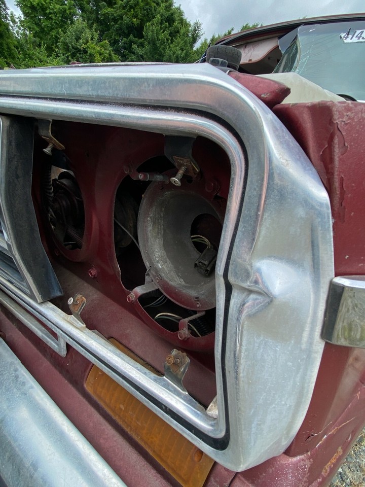 1986 Jeep Grand Wagoneer Grille Chrome OEM Header Panel Cracked Dented ...