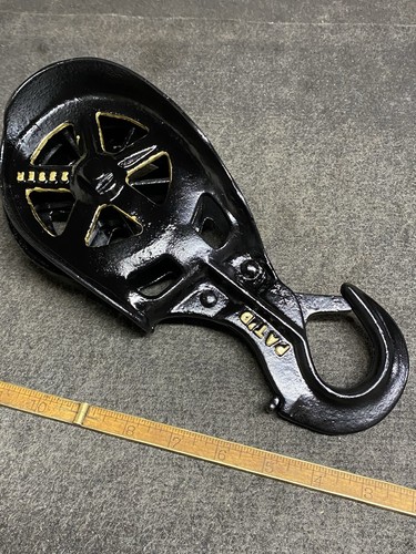 ANTIQUE Cast Iron Trolley HOIST Pulley Rope Hay Drop Farm Barn LIFTING ...