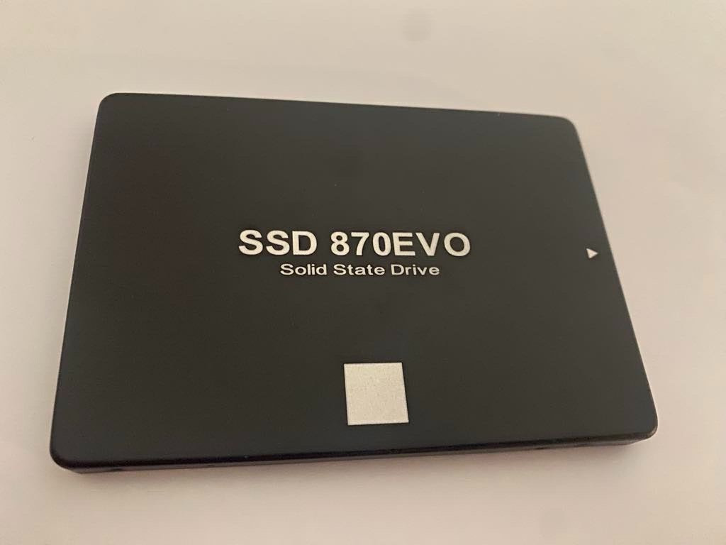 SSD 4 TB high speed 870 SATAIII 2.5 inch Internal SSD HD for PC(Unbrand)
