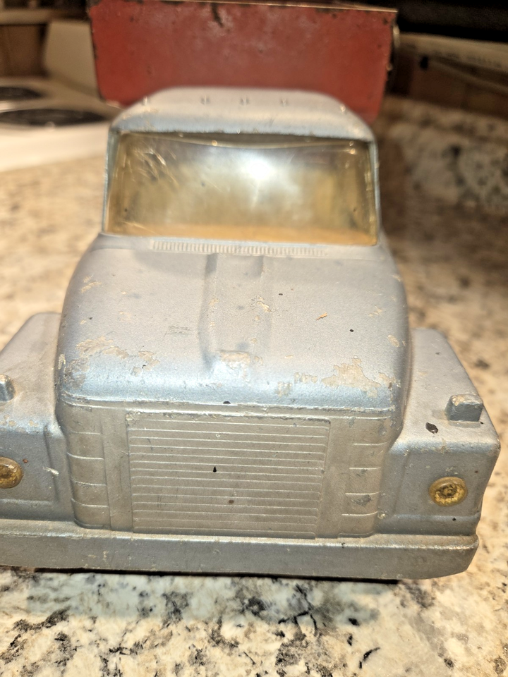 ERTL Vintage International Loadstar Gravity Feed Grain Hopper Truck ...