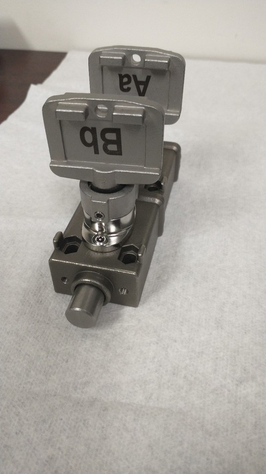 Allen Bradley Guard Master dual trapped key bolt interlock 440T | eBay