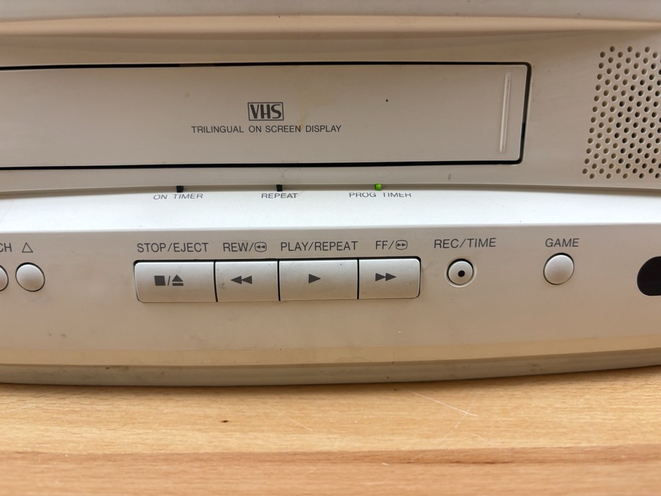 QUASAR VV-1317W 13" Color CRT TV / VCR VHS Combo Tested Working Gaming ...