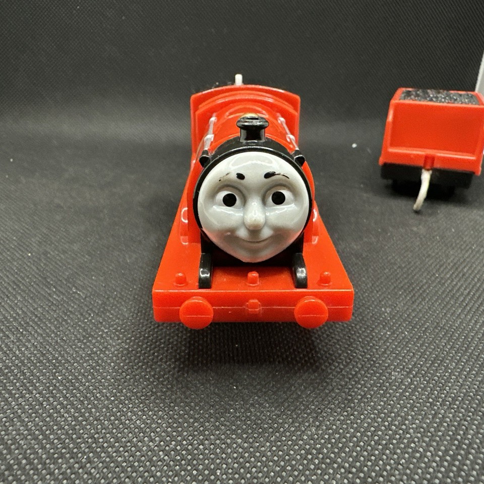 Thomas & Friends Motorized Trackmaster 2013 James #5 Red Train Engine ...