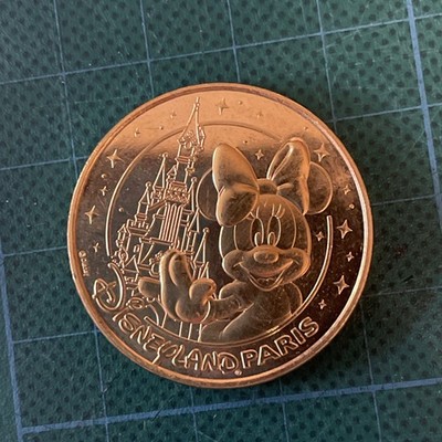 DISNEYLAND PARIS MINNIE & CASTLE 2025 GOLD COIN MEDALLION COLLECTABLE ...
