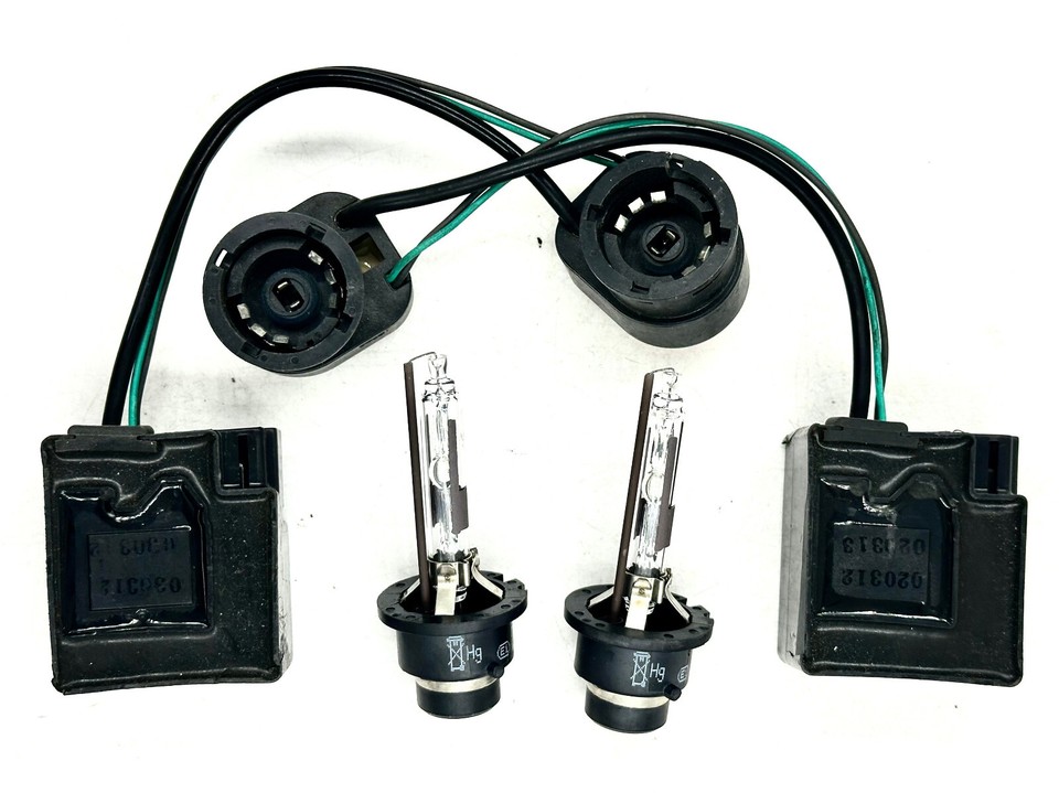 2x OEM Nissan Infiniti Xenon HID Hedlight Igniter Socket & D2R Bulb ...
