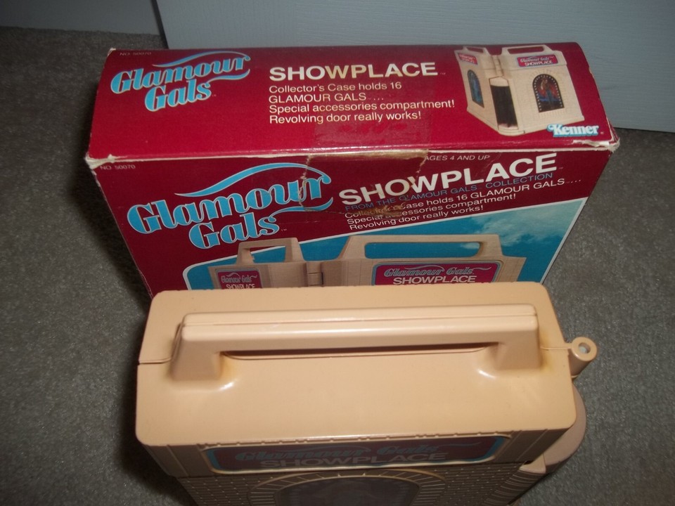 KENNER GLAMOUR GALS FASHION DOLL SHOWPLACE CASE w/ Box + 11 DRESSED ...
