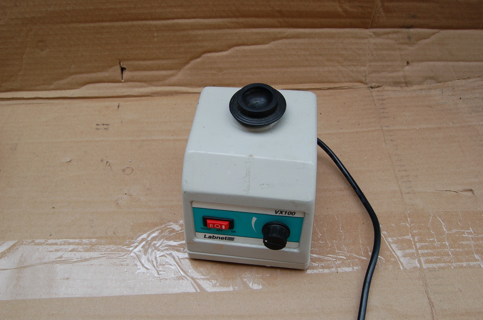 Labnet VX100 vortexer vortex shaker mixer used lab rotator mini touch ...