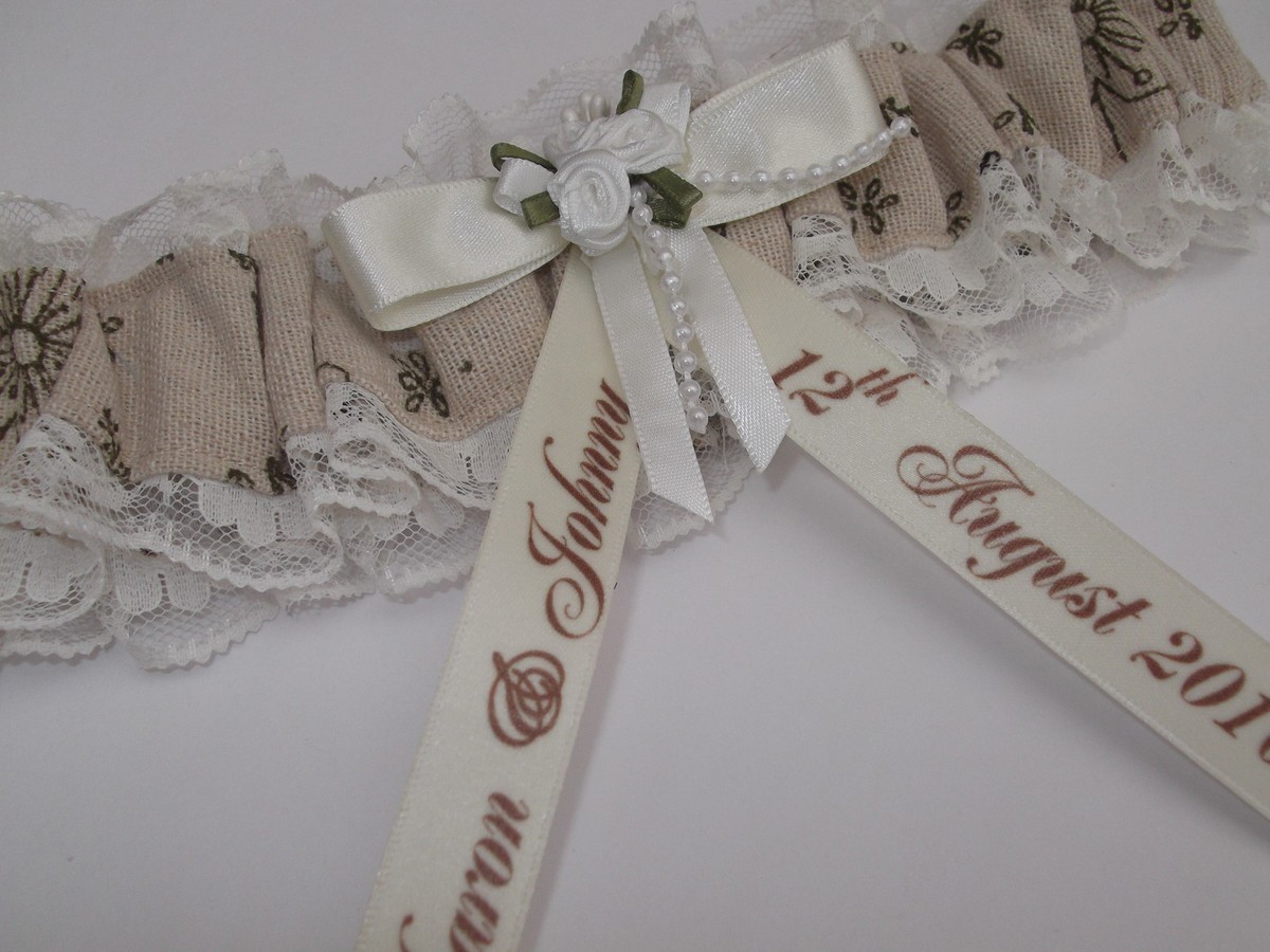 Antique wedding garter | Beachweddingtips.com