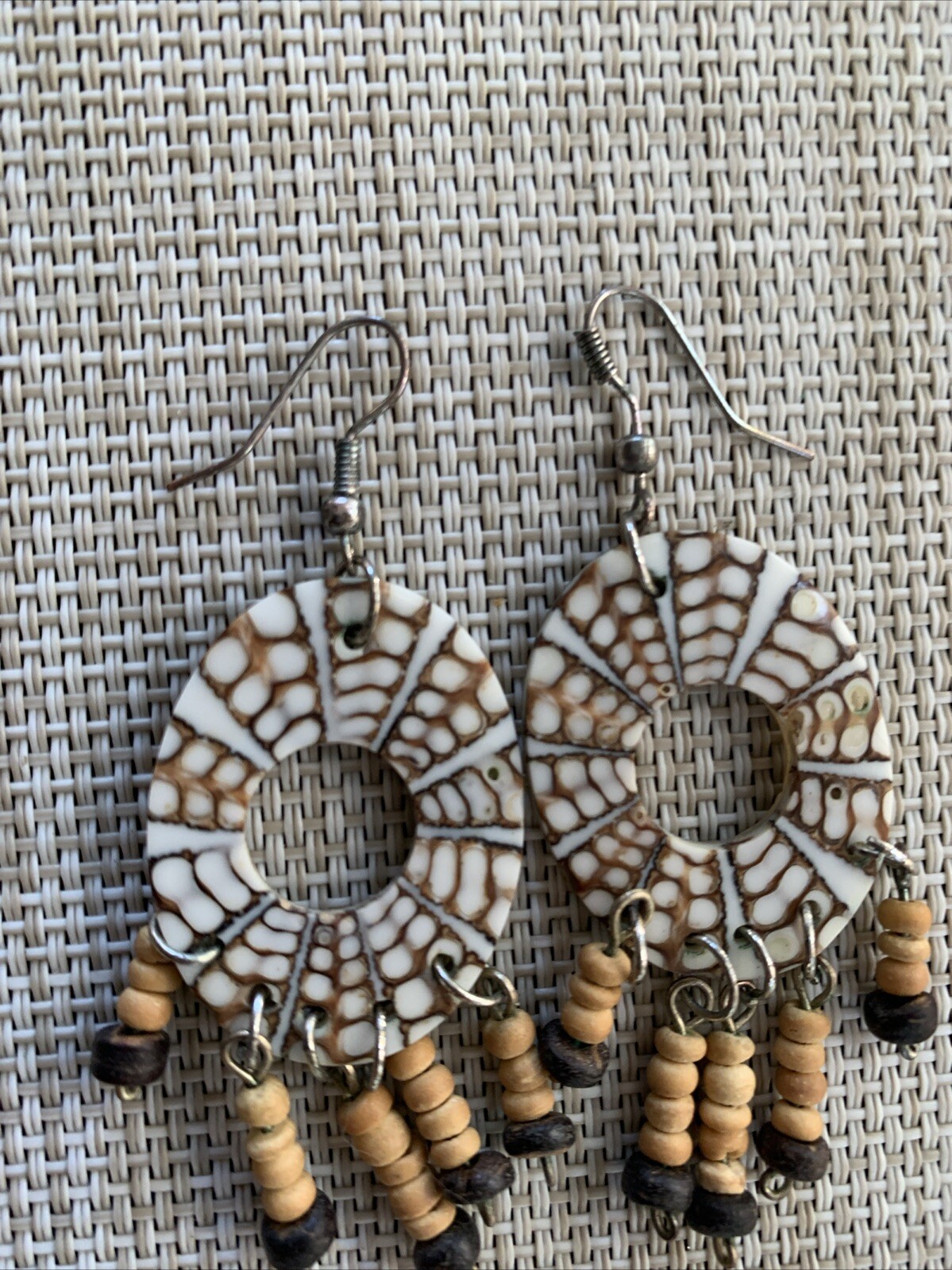 SEASHELL MOTHER OF PEARL SPIDER WEB PATTERN DANGLE BE… - Gem