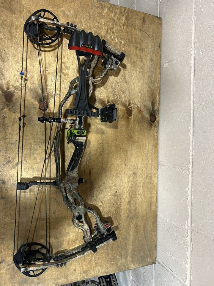 Hoyt Carbon Spyder 30 60-70# 29” DL Bow With Sight, Rest, & Quiver | eBay
