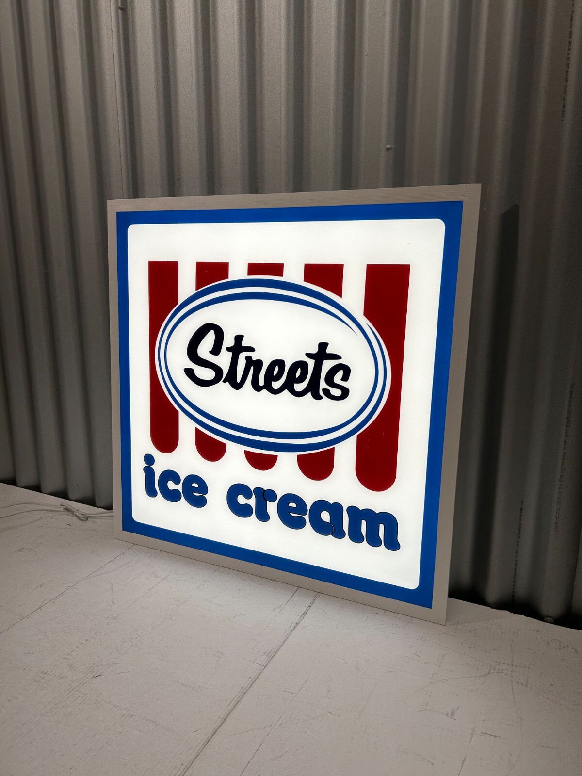 STREETS ICE CREAM SIGN LIGHT UP FLAT HANGING SIGN LIGHT LED 600 X 600 ...