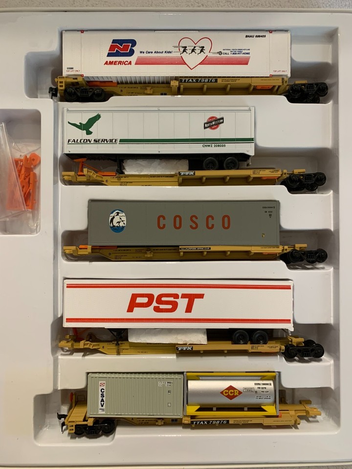 Walthers #932-13931 HO Scale TTX All-Purpose Spine Cars Containers ...