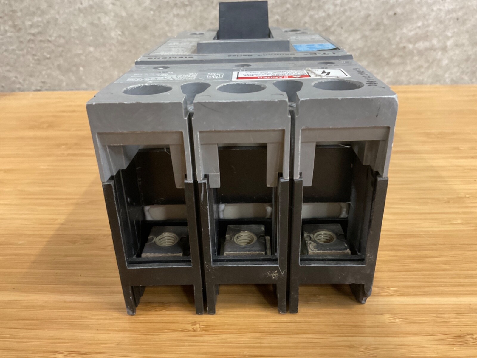 NEW SIEMENS 175 AMP SHUNT TRIP CIRCUIT BREAKER 600 VAC POLE, 60% OFF