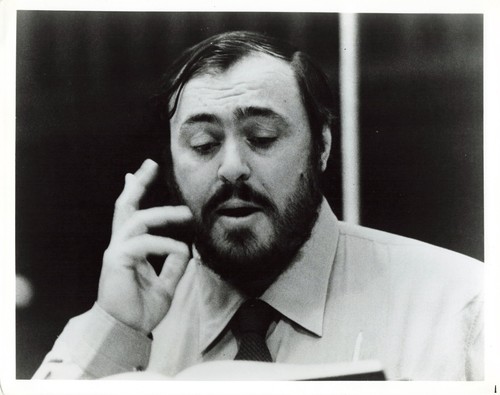 Luciano Pavarotti Press Photo 8x10 Practice Italian Opera Singer ...