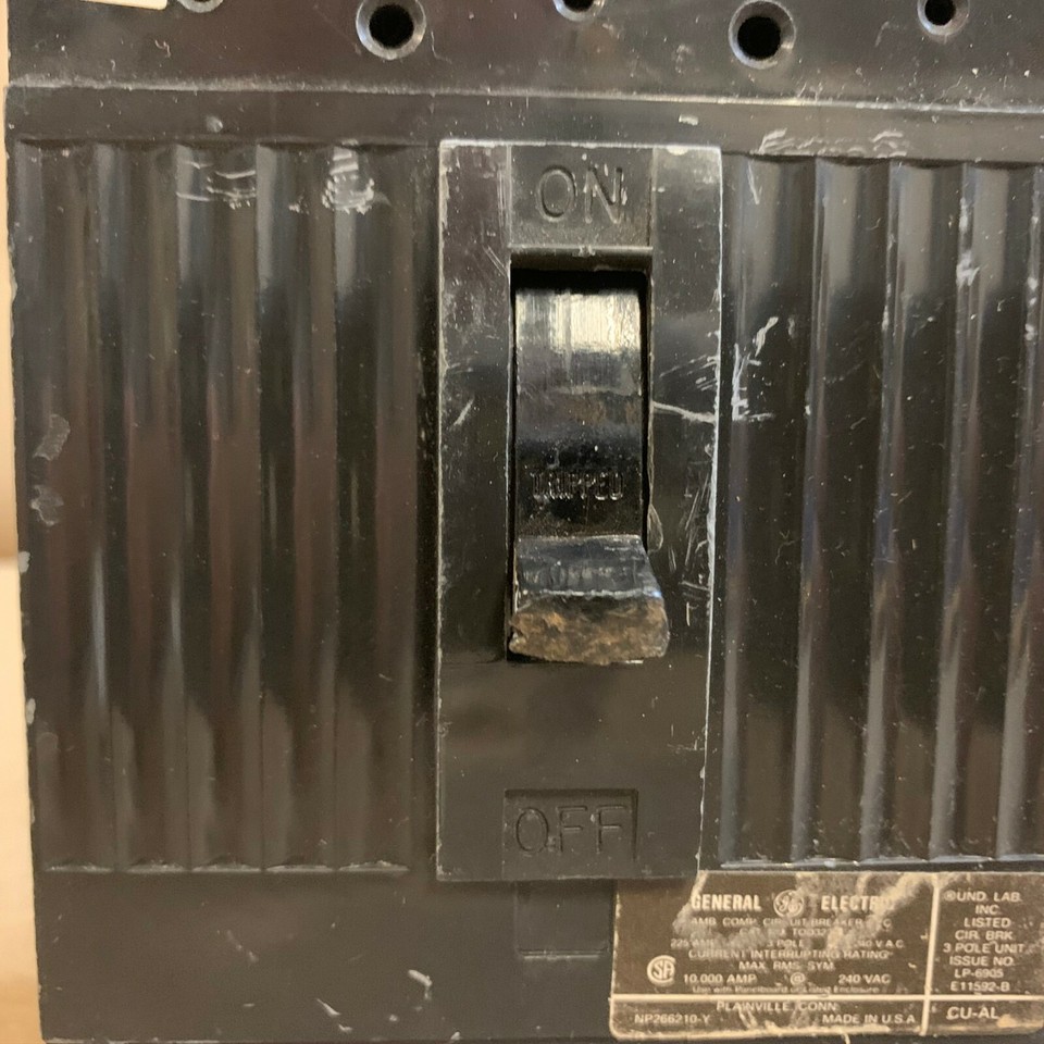 GE TQD TQD32225 3 Pole 225 Amp 240V Paper Label Circuit Breaker Flawed ...