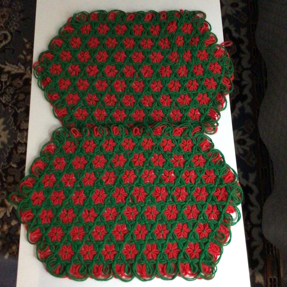 Hand Crocheted Dollies / Christmas Dollies,place mats,red and green ...
