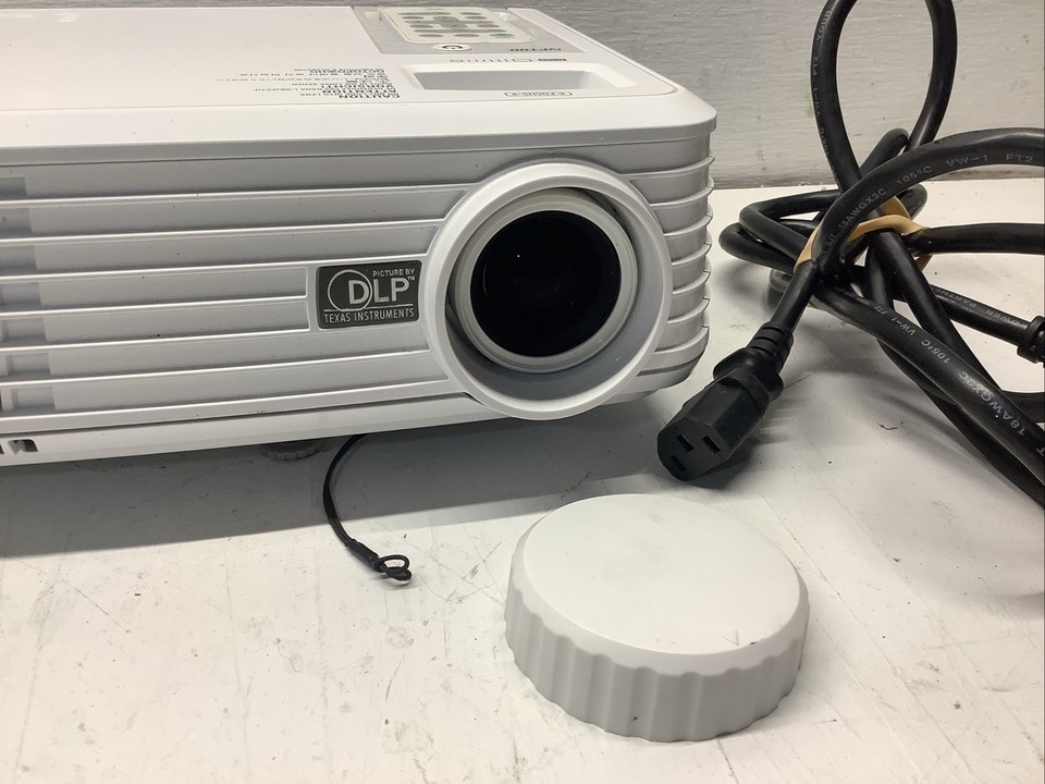 NEC NP100 HDTV (1080i, 720p) Resolution 2000 Lumens DLP Portable ...