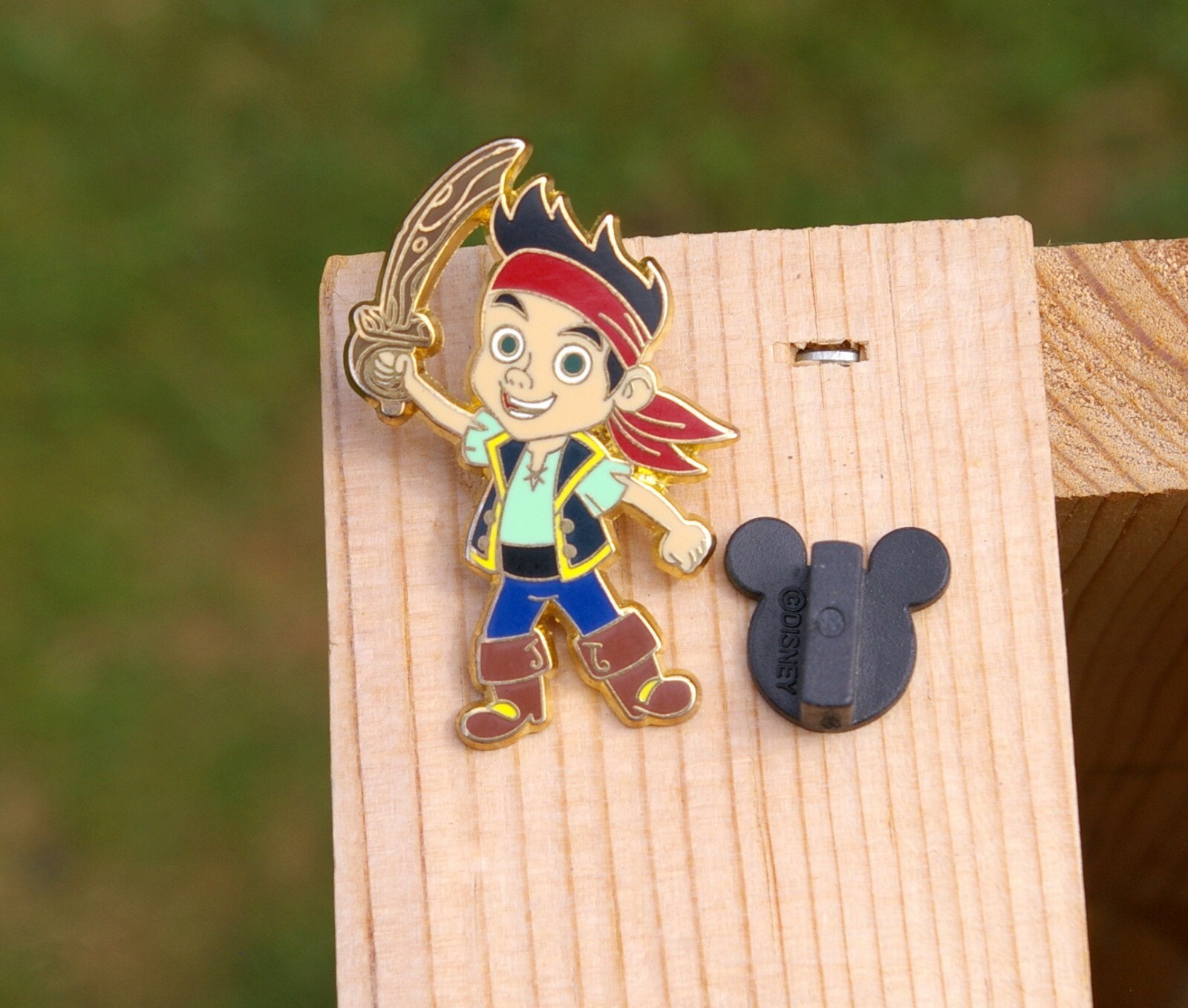 Walt Disney 2012 Jake Never Land Pirates Metal & Enamel Lapel Pin ...