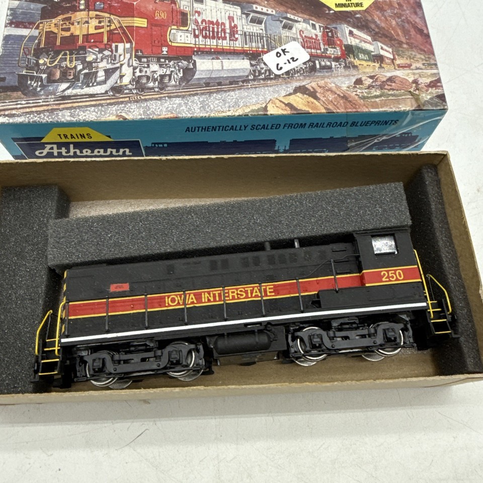 Athearn Ho Scale Iowa Interstate #250 Locomotive HO Scale Train Engine ...